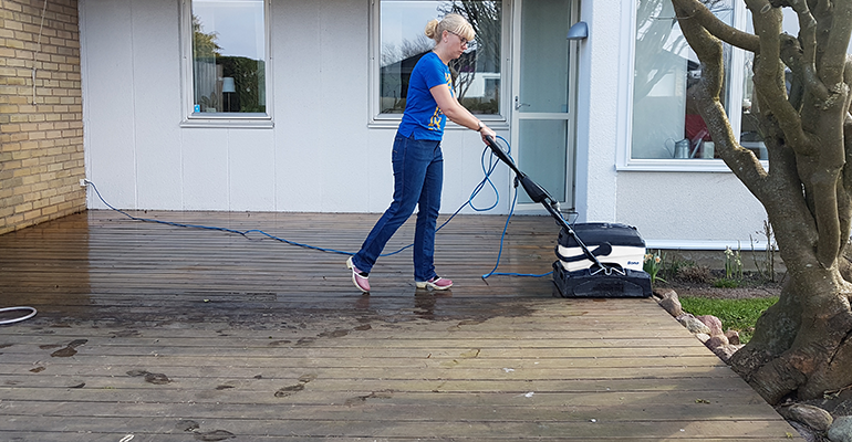 Rent scrubbing machine to scrub your deck